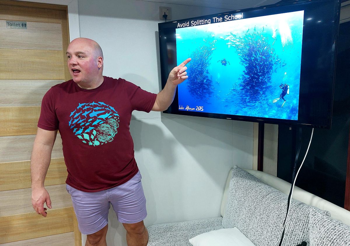 Serenity welcomes students to enjoy the best with Alex Mustard ...